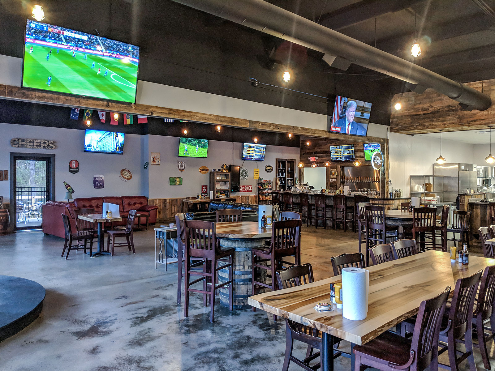 Tap and Pour – Craft Beer Bar