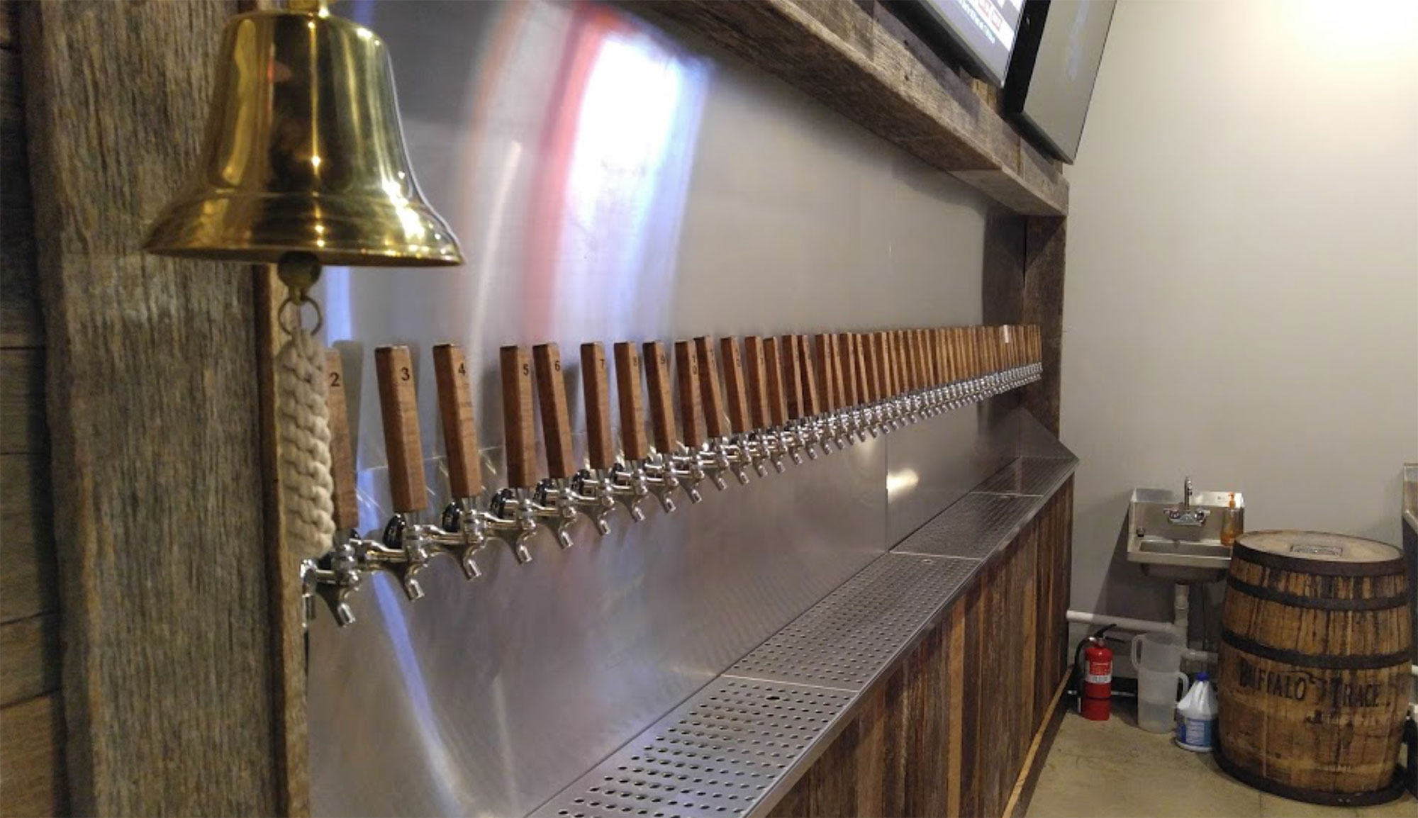 Tap and Pour – Craft Beer Bar